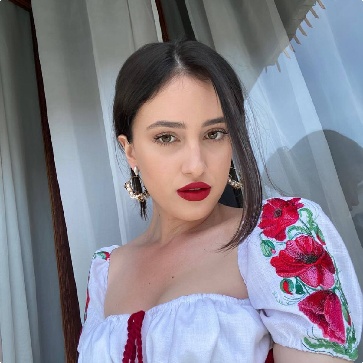 Social communication network. Explore emotions & meet people online